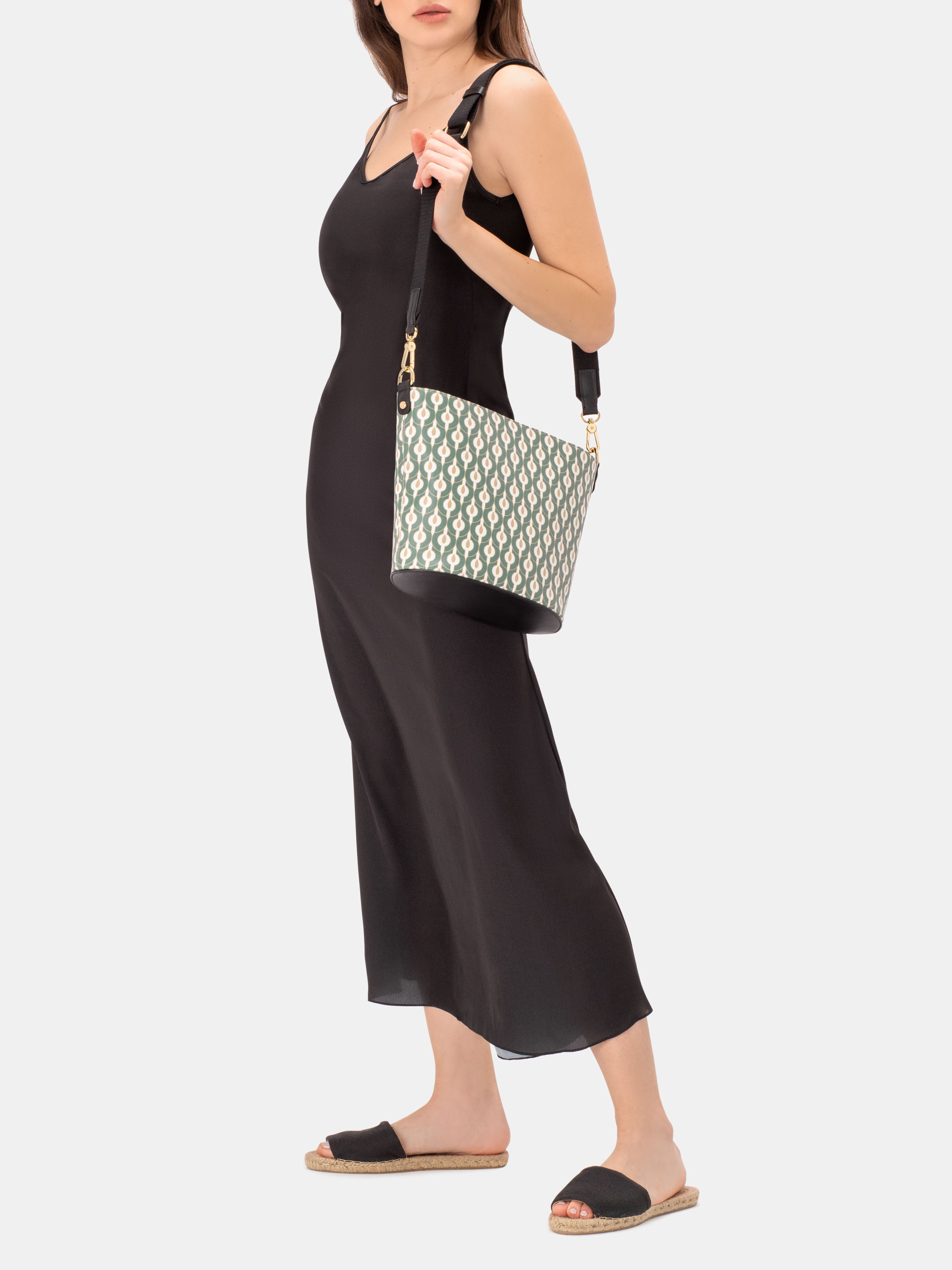 Custom Leather Bucket Tote. Design Your Own Bucket Tote Bag.